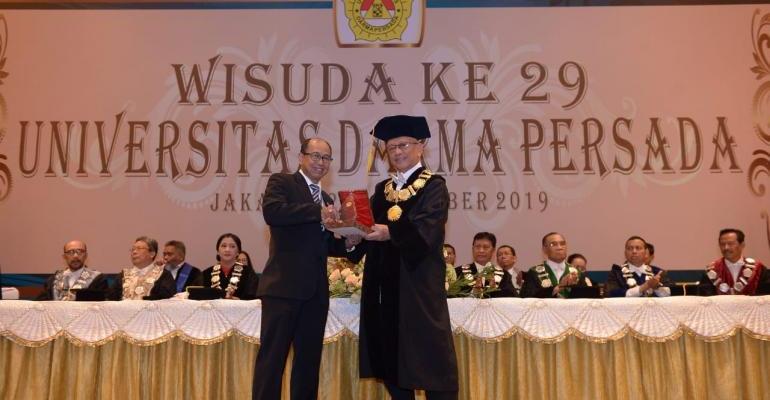 Universitas Darma Persada Lepaskan 728 Lulusan Terbaik - Lampu Hijau