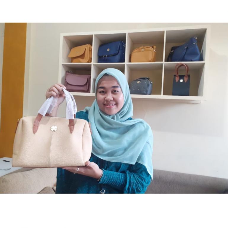 Tas Kulit Hasil Dosen Cantik asal Subang Dijual hingga Singapura ...